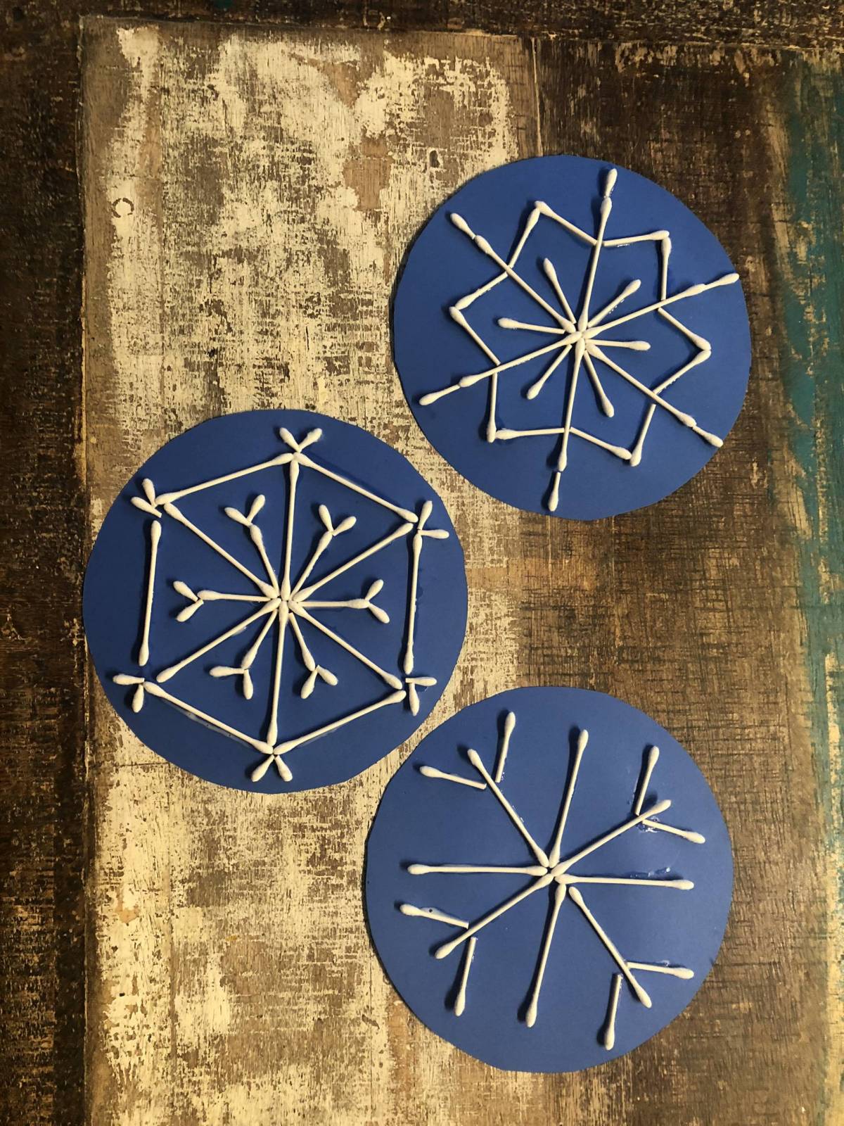 Winter STEAM: Symmetrical Snowflakes – Green Kid Crafts