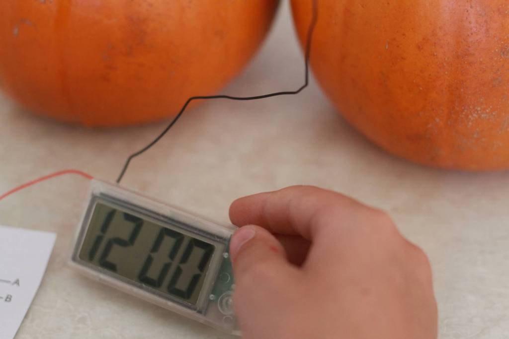 Pumpkin Clock – Green Kid Crafts