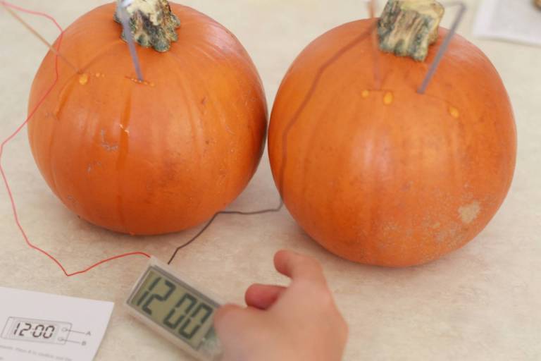 Pumpkin Clock – Green Kid Crafts