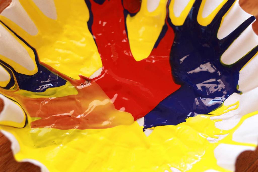 Spin Mixing Art – Green Kid Crafts