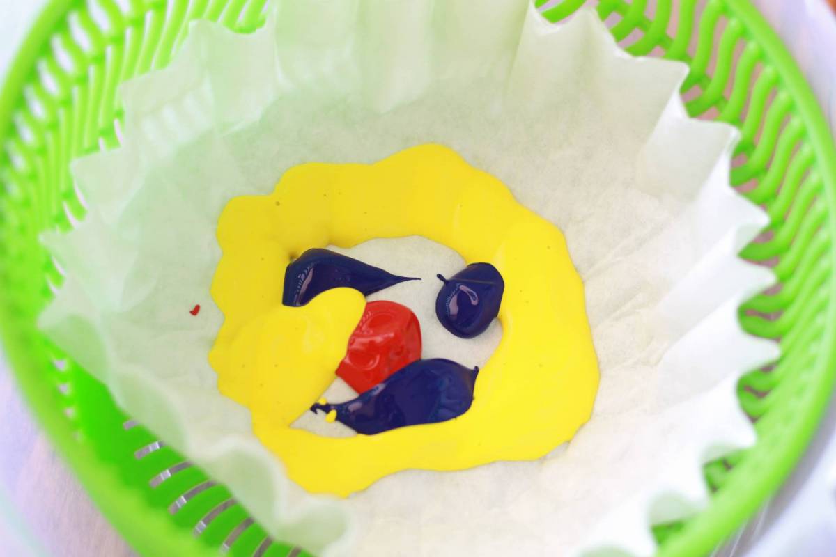 Spin Mixing Art – Green Kid Crafts