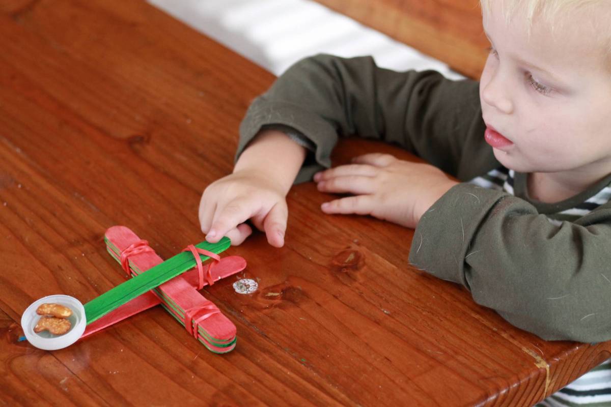 Christmas Catapults – Green Kid Crafts