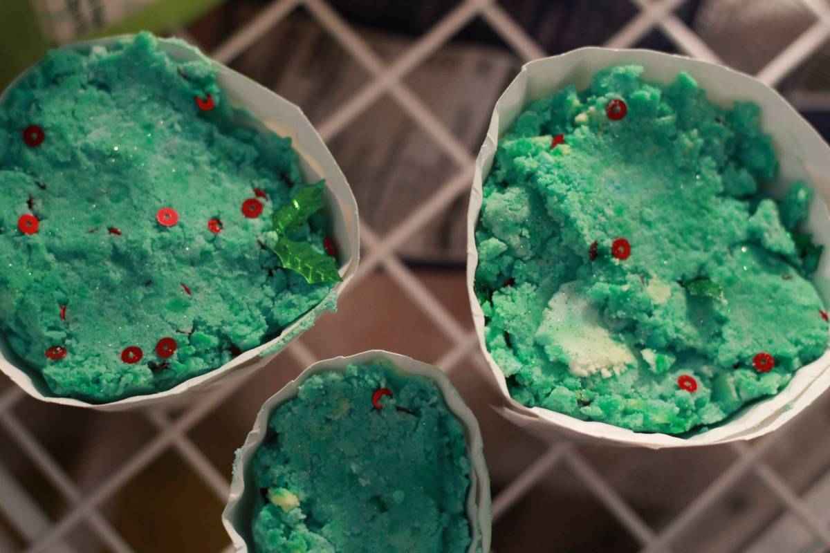 Melting Christmas Tree Experiment – Green Kid Crafts