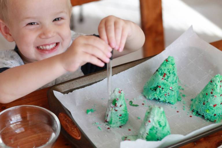 Melting Christmas Tree Experiment – Green Kid Crafts